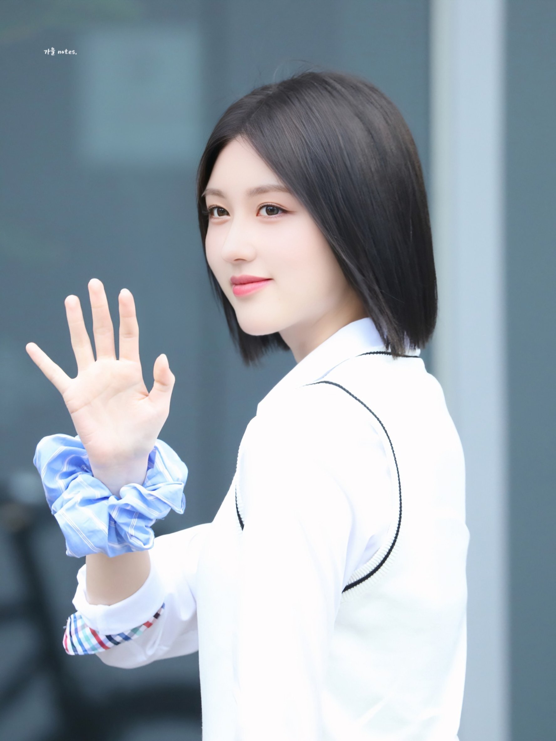 230406 IVE Gaeul - Knowing Bros Commute | kpopping
